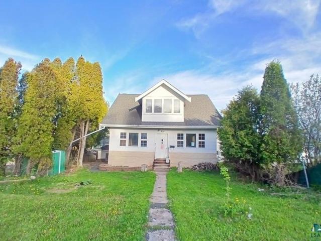 614 E 9th St, Duluth, MN 55805