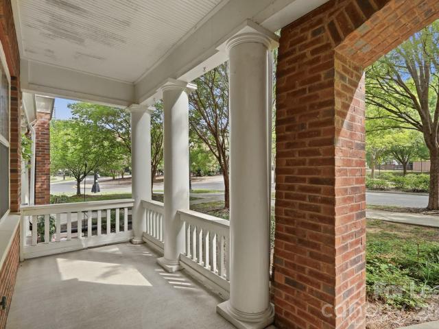 614 E 9th Street