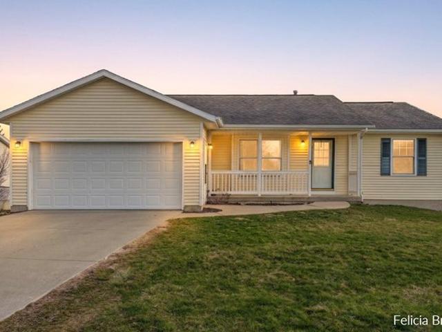614 E Charles St, Hastings, MI 49058