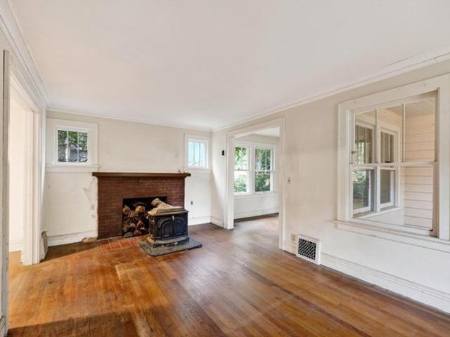 614 Emerson St, Madison, WI 53715