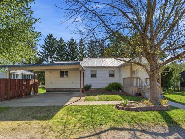 614 King St, Gladbrook, IA 50635