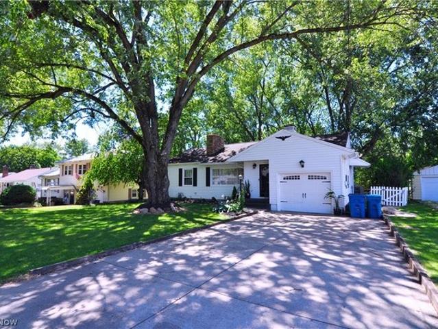 614 Hartzell Dr, Norton, OH 44203