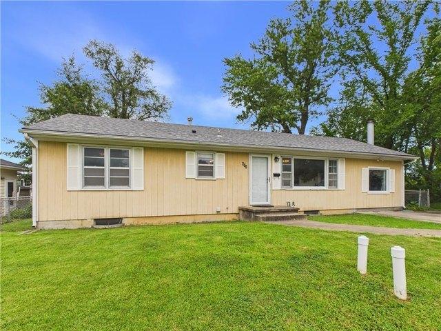 614 Hillcrest Dr, Knob Noster, MO 65336