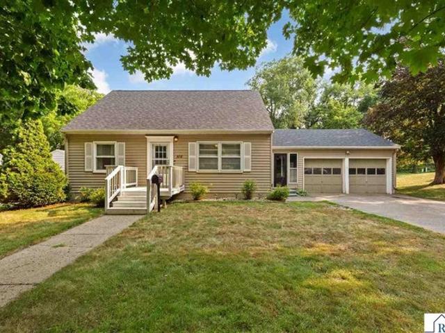 614 Lower Johnson Cir, Saint Peter, MN 56082