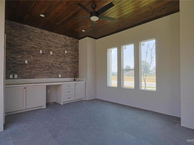 614 La Pointe Avenue