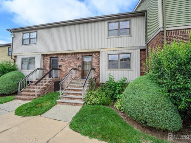 614 Maple Hill Dr, Woodbridge Proper, NJ 07095