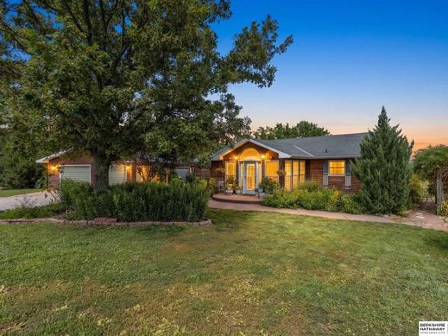 614 N 17th St, Tekamah, NE 68061