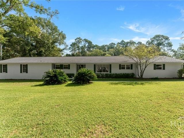 614 N Victory Dr, Lyons, GA 30436