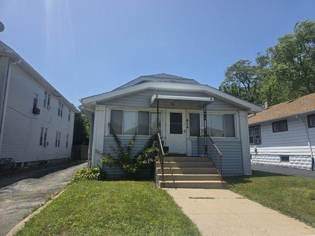 614 N Butrick St, Waukegan, IL 60085