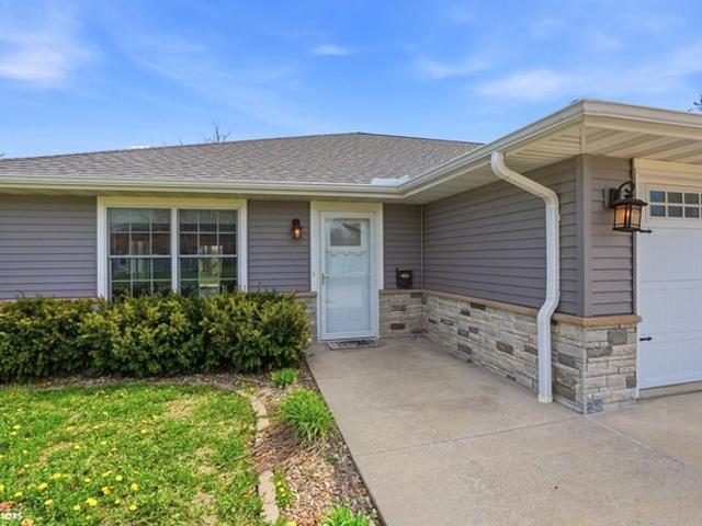 614 N Lincoln St Apt 102, Mount Pleasant, IA 52641