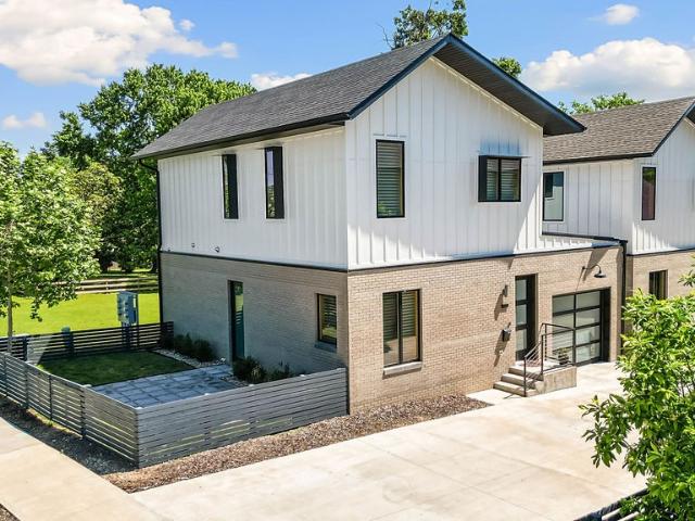614 NW Bike Court