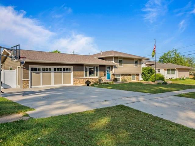 614 SE 10th St, Ankeny, IA 50021
