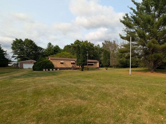 614 Spruce Cir, Redgranite, WI 54970