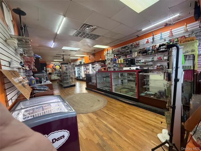 614 Sunrise Highway