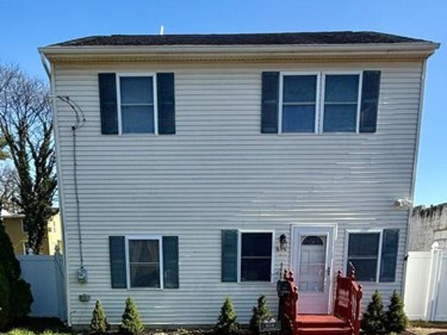 614 W 5th St, Palmyra, NJ 08065