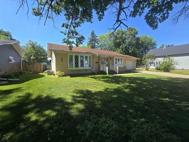614 W 1st St, Shawano, WI 54166