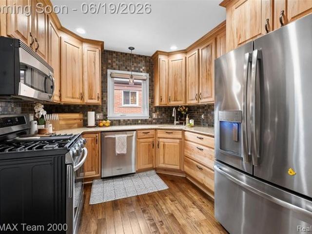 6155 N Silvery Ln, Dearborn Heights, MI 48127