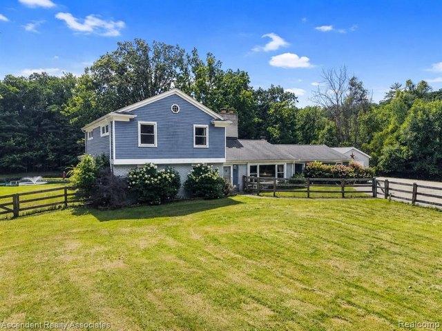 6157 Blue Beech Ct, Rochester Hills, MI 48306