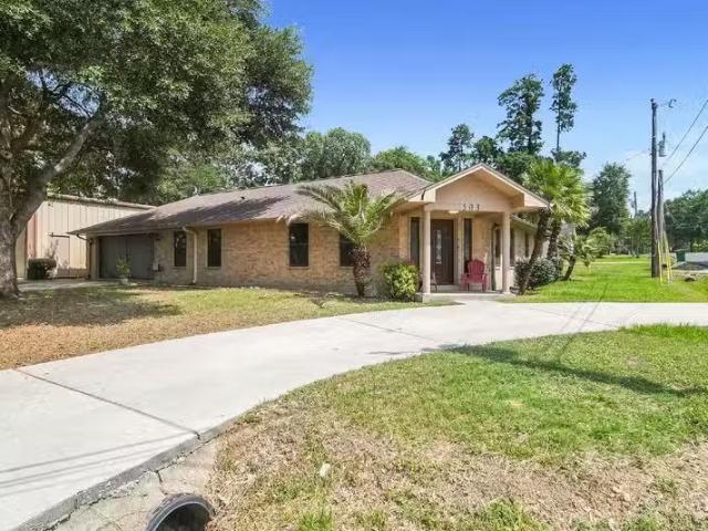 61584139 303 Shawnee Dr
