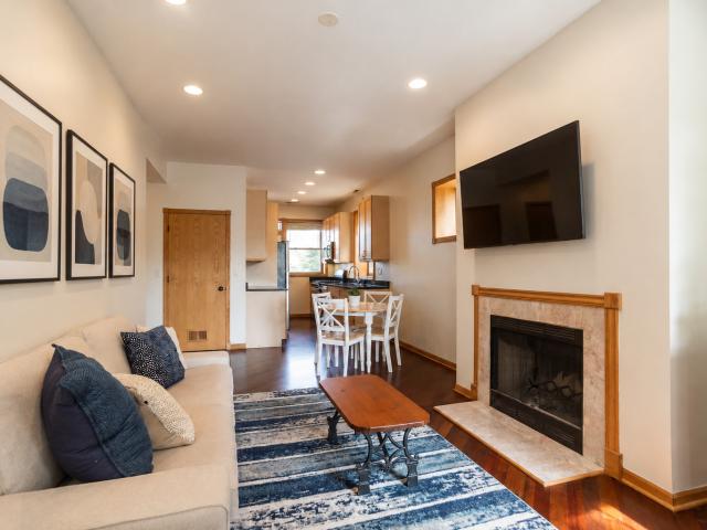 6151 N Glenwood Avenue # 205
