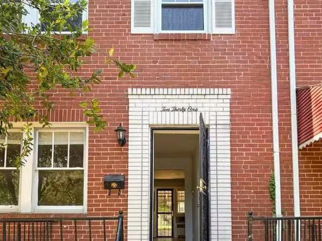 61521328 1031 E Lake Ave