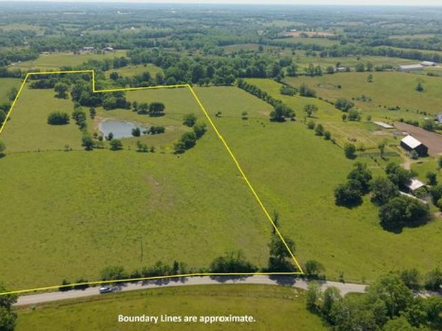 6152 McCowans Ferry Rd, Versailles, KY 40383