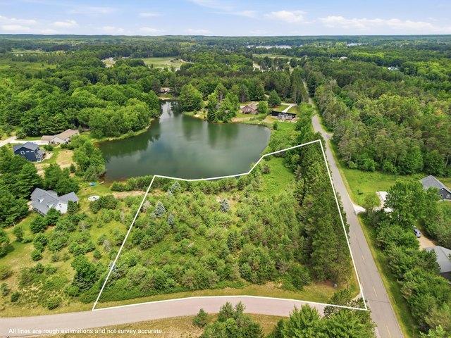6152 Kilkenny Dr, Canadian Lakes, MI 49346