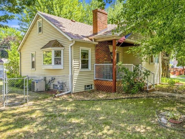 615 12th Ave NW, New Brighton, MN 55112