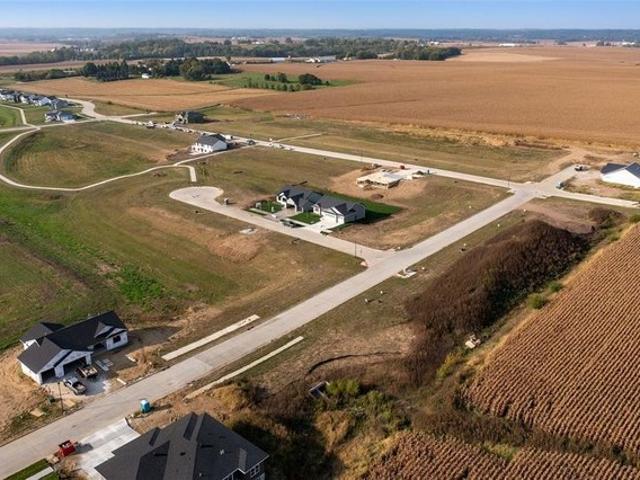 615 17th Ave SW, Mount Vernon, IA 52314