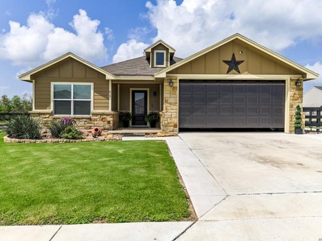 615 Cadena Loop, Kenedy, TX 78119