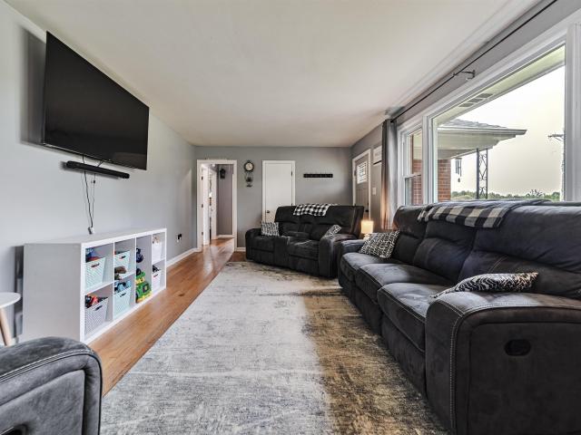 615 chapel dr w