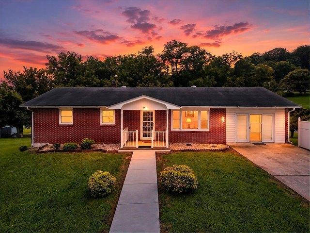 615 Circle Dr, Pembroke, VA 24136
