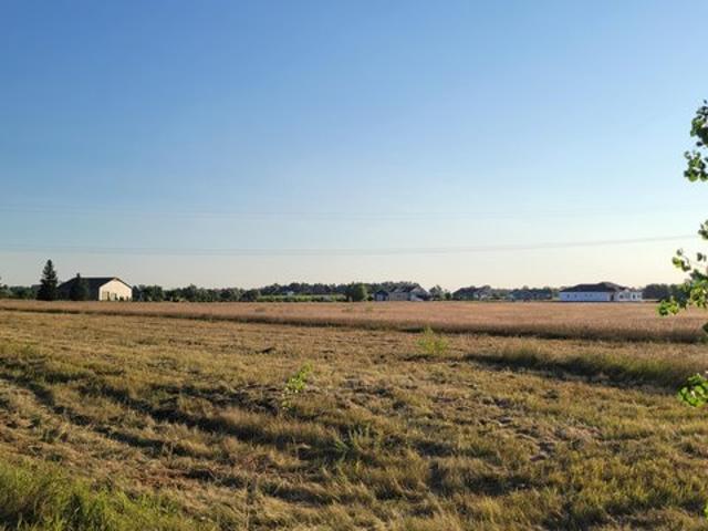 615 Apple Ridge Rd, Menoken, ND 58558