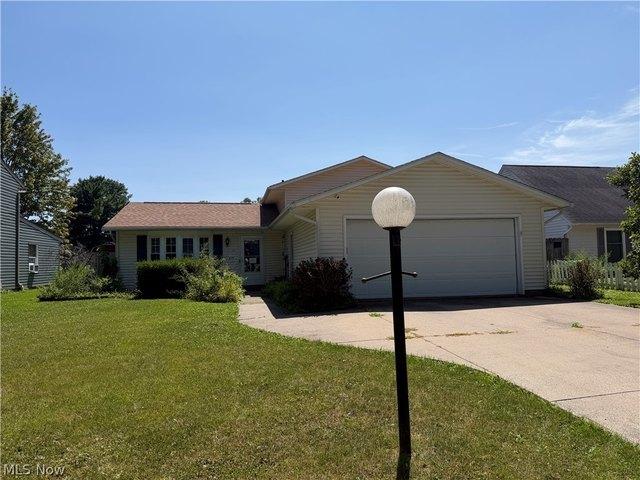 615 Bowling Green Cir, Elyria, OH 44035