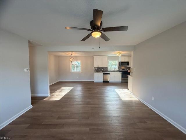 615 Gary LN