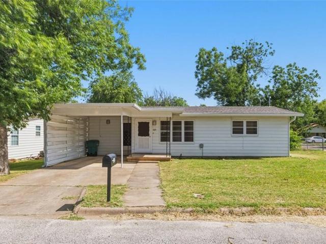 615 E 10th St, Coleman, TX 76834