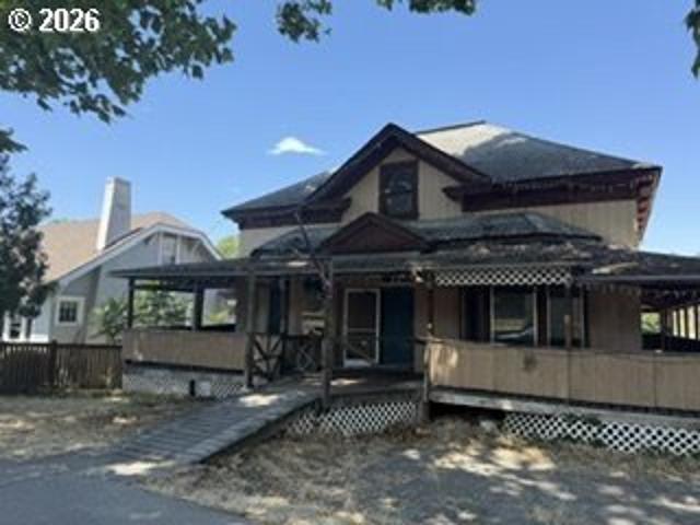 615 E 10th St, The Dalles, OR 97058