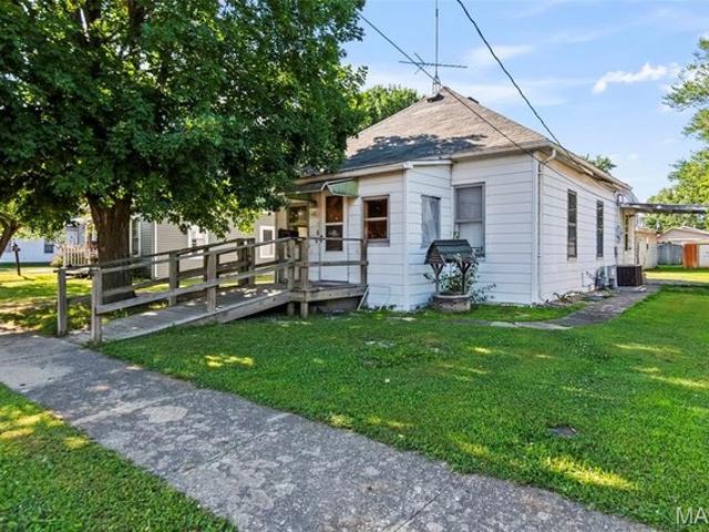 615 E Buchanan St, Litchfield, IL 62056