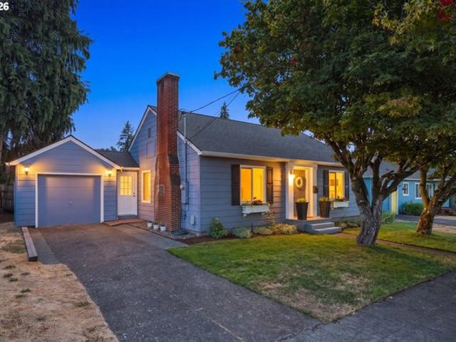 615 E Dartmouth St, Gladstone, OR 97027