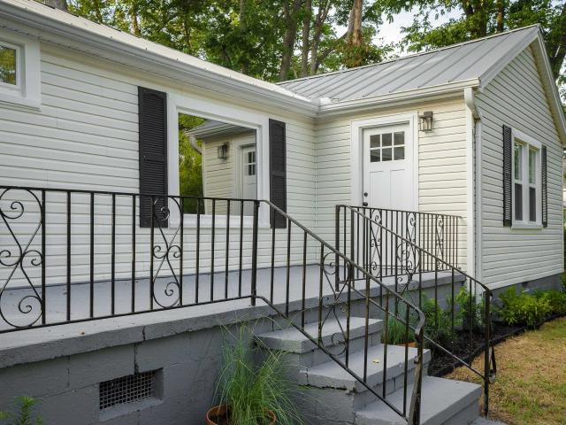 615 E Mobile St