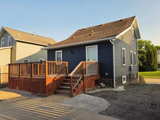 615 Elm Avenue W