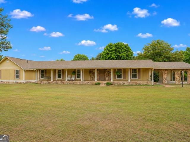 615 Fischer Rd, Sharpsburg, GA 30277