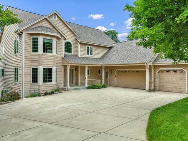 615 Kettle Ridge, Richfield, WI 53017