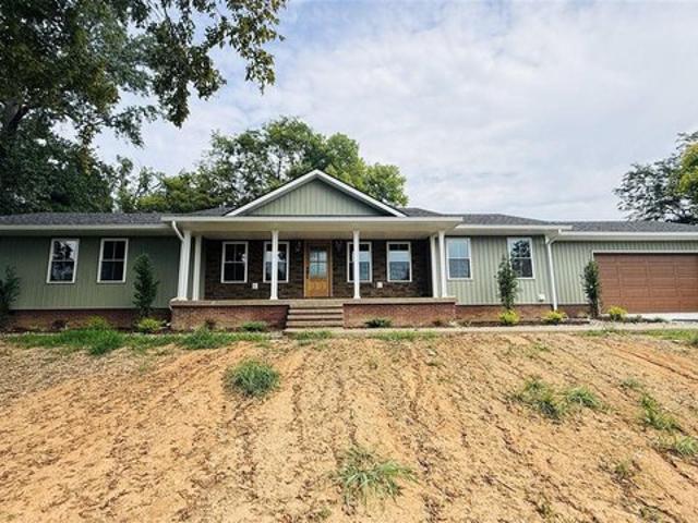 615 Hickory Ln, Greensburg, KY 42743