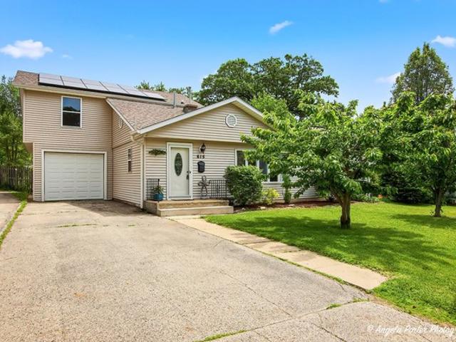 615 Highland Ave, Antioch, IL 60002