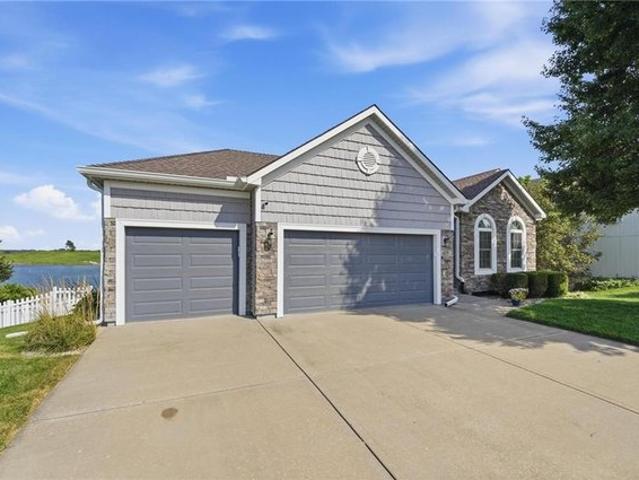 615 Johnston Pkwy, Raymore, MO 64083