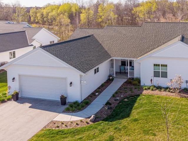 615 Otto Ln, Elkhart Lake, WI 53020