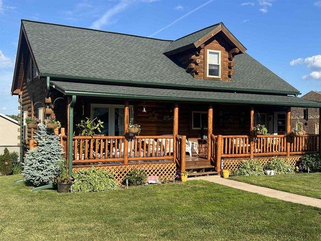 615 Lakeview Ave, Merrimac, WI 53561