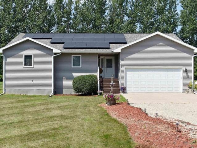 615 N Albion St, Stacyville, IA 50476