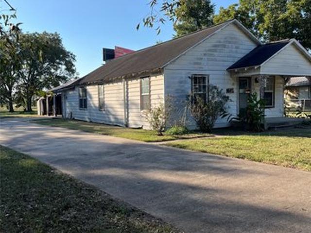615 N Fourth St, Ganado, TX 77962